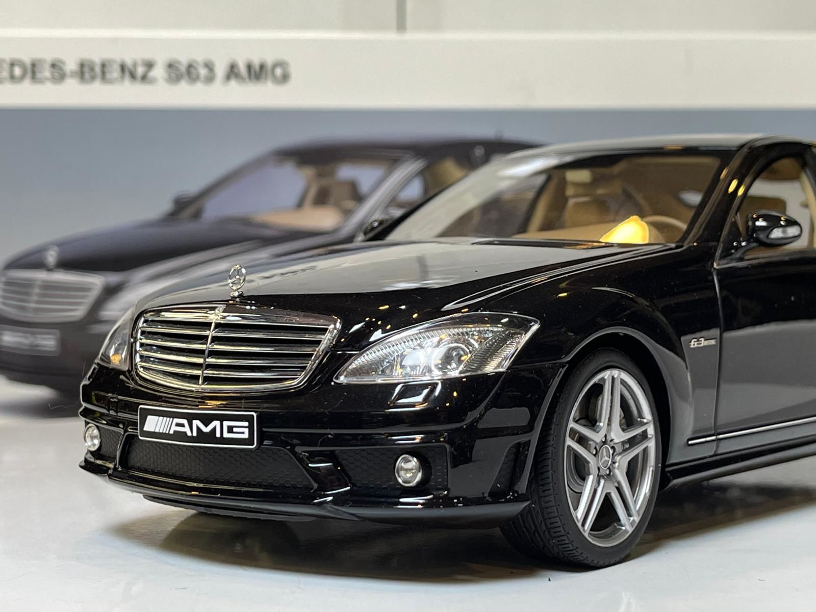 AUTOART - MERCEDES BENZ - S-CLASS S63 AMG 2008