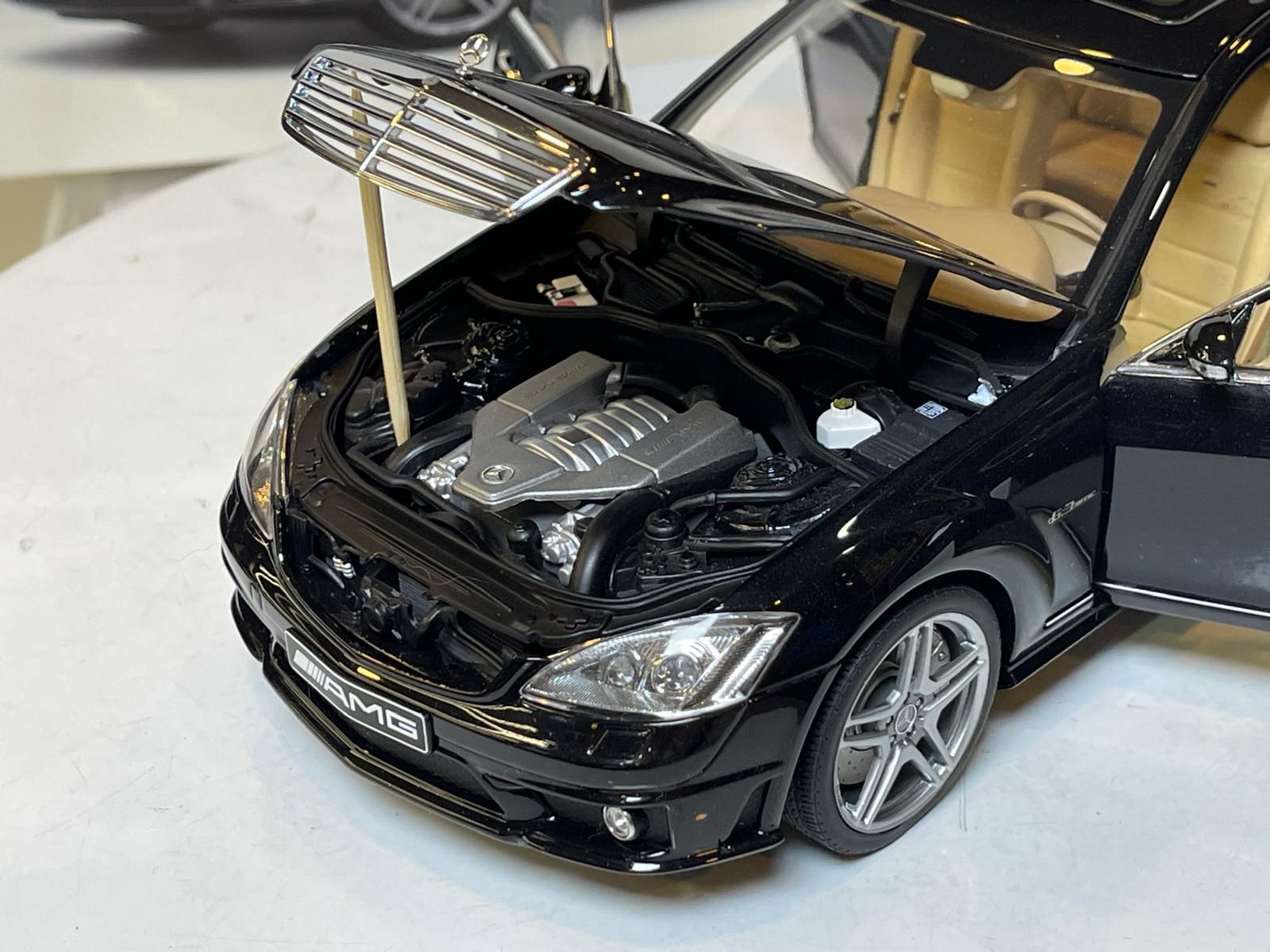 AUTOART - MERCEDES BENZ - S-CLASS S63 AMG 2008